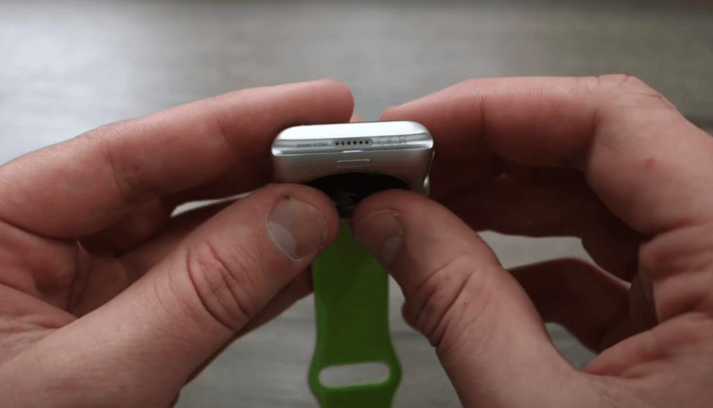 How to Charge Apple Watch Without Charger (5 Working Methods) - Techupedia